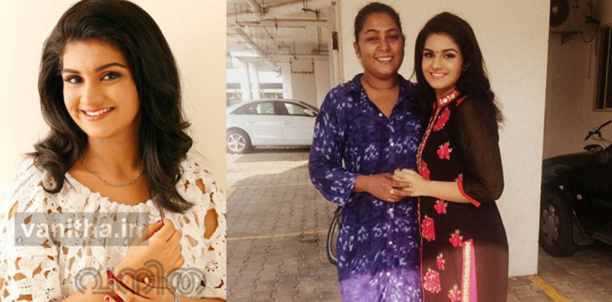 ’മോളേ ആന്റിയുടെ കാൽതൊട്ടു വന്ദിക്കൂ..’; ശ്രീമയിയെ ആദ്യമായി ഒരുക്കിയ ...