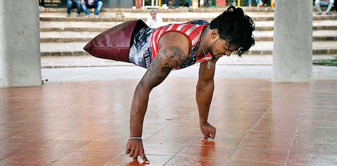 രണ്ടു കാലുകളും ഇല്ല, എന്നിട്ടും നൃത്തച്ചുവടുകളിലൂടെ വിസ്മയിപ്പിക്കുന്നു ...