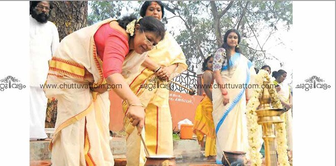 ആറ്റുകാലമ്മയ്ക്ക് പൊങ്കാല നേദിച്ച് ഗവർണറുടെ പത്നി മുതൽ കലക്ടറും ...