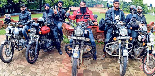 പെരുമഴ പെയ്തിറങ്ങുന്ന മണ്ണിലേക്ക് ബുള്ളറ്റുമായി നനഞ്ഞൊട്ടിയൊരു റൈഡ് ...