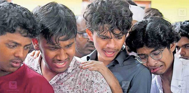 യൂണിഫോം വരെ തേച്ചുവച്ചു, പക്ഷേ; വിധി അവനെ ഓർമപ്പുസ്തകത്തിലെ ഒരു ...