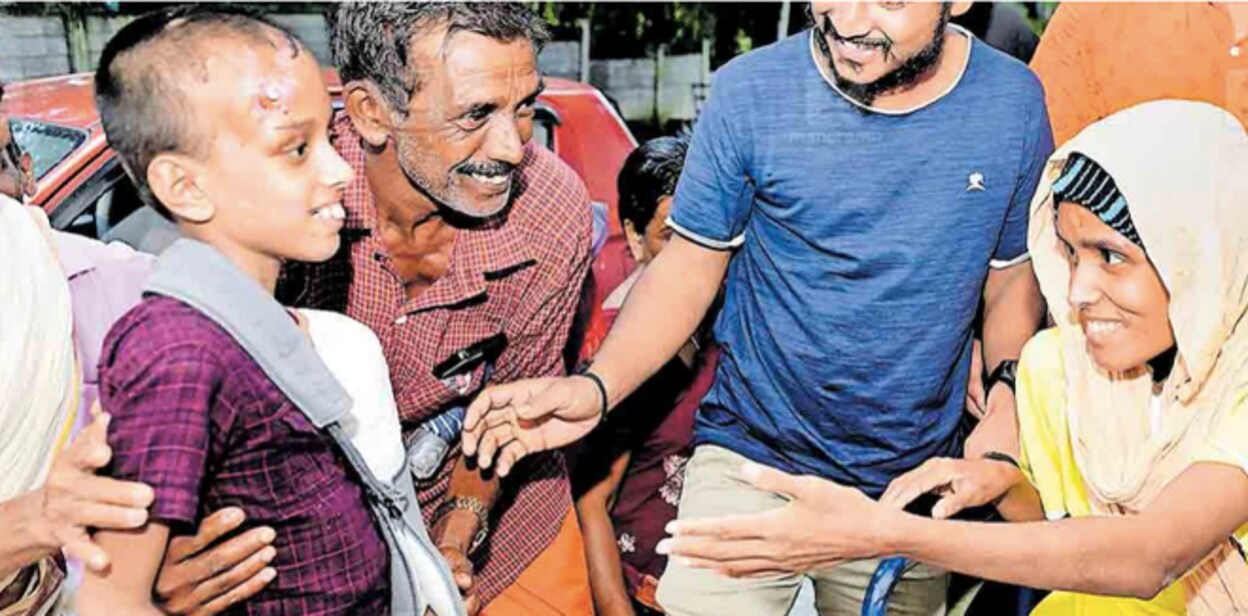 അച്ഛൻ മണ്ണിനടിയിൽ എവിടെയോ ആണ്, ഉരുൾപൊട്ടൽ താണ്ടിയ അവ്യുക്ത് അമ്മയെ ...