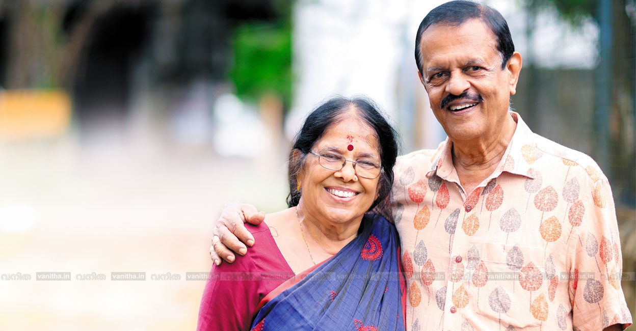 ‘പൊന്നനിയാ, ഞാൻ പാരന്റല്ല പരീക്ഷ എഴുതാൻ വന്നതാ’: കാൻസറിനേയും തോൽപിച്ച് ...