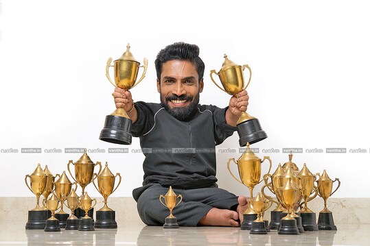 ‘എന്റെ കുഞ്ഞിനെ എടുക്കാനാകും, പക്ഷേ എടുത്തുകൊണ്ടു നടക്കാൻ കഴിയില്ല ...