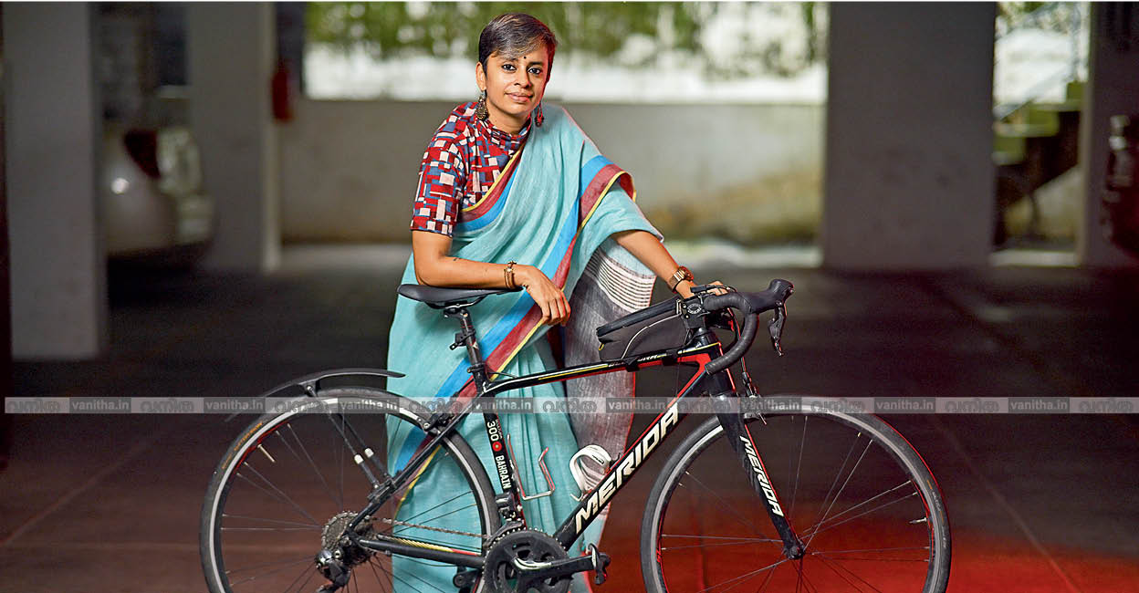 നീന്തുന്നതിനിടെ ഒരാൾ മുങ്ങിത്താഴുന്നതു കണ്ടു; പരിഭ്രമം തോന്നിയെങ്കിലും ...