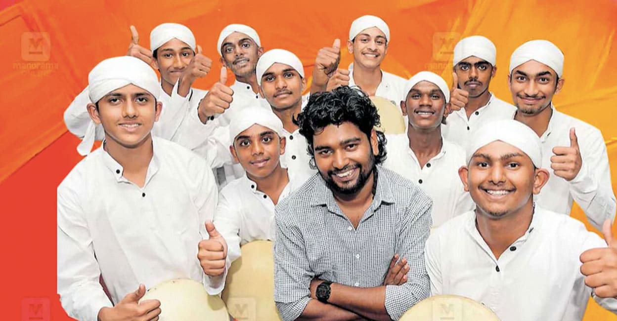 ഇത് കേരളമാണ്, ഇവിടിങ്ങനാണ്... ക്ഷേത്ര പൂജാരി പഠിപ്പിച്ച പിള്ളേർക്ക് ...