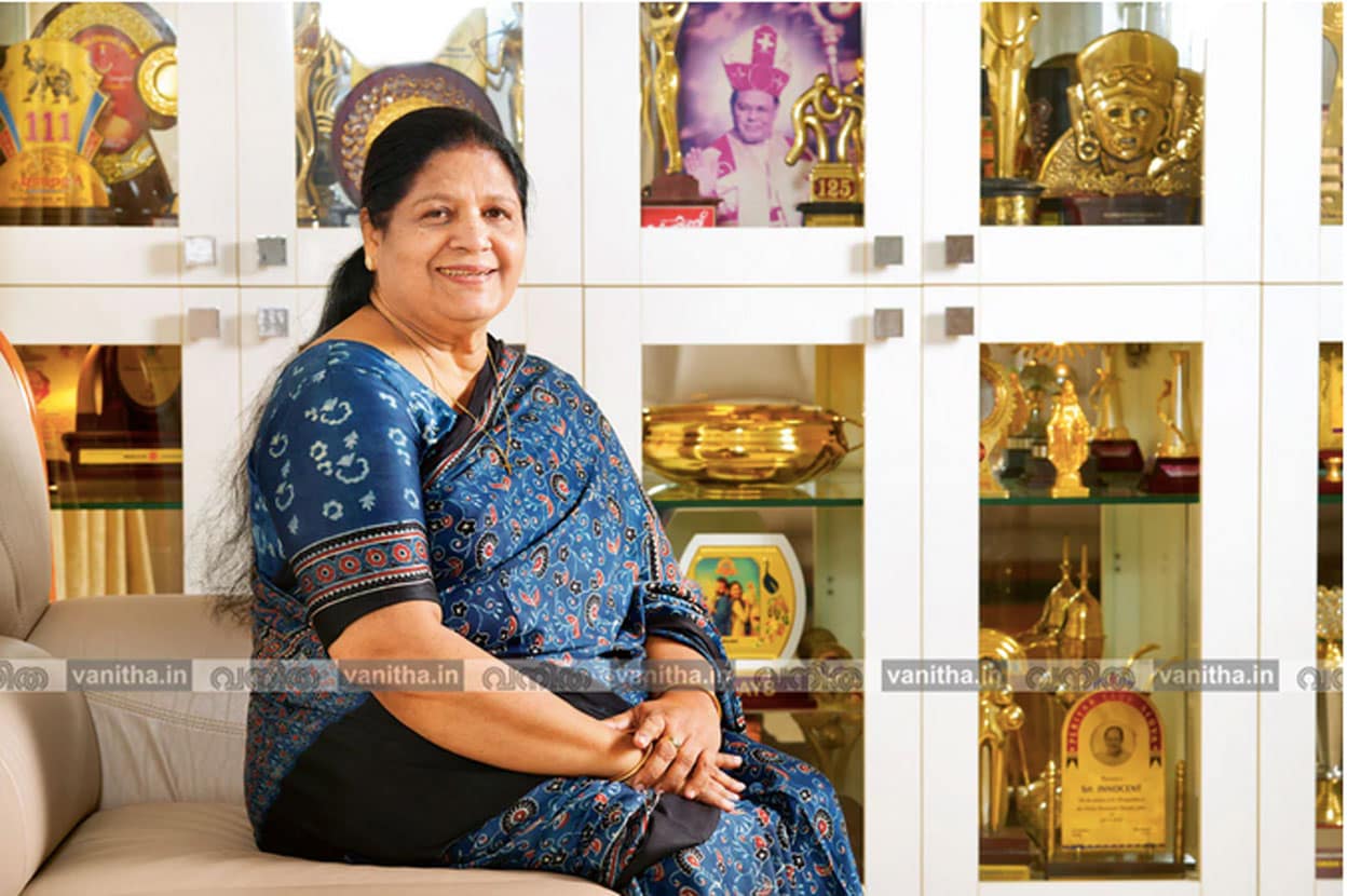 ‘ഞാൻ പോയാലും അമ്മാമ്മയെ നന്നായി നോക്കണേ..’: ആലീസിനൊപ്പം ഉറങ്ങാ ...