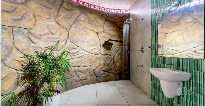 പ്രായമായ അച്ഛനമ്മമാർക്ക് തടസ്സങ്ങളില്ലാതെ സഞ്ചരിക്കാനാവണം; റിസോർട് പോലെ ...